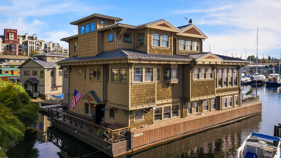 Photos: Largest houseboat on Lake Union lists for $3.95 million ...