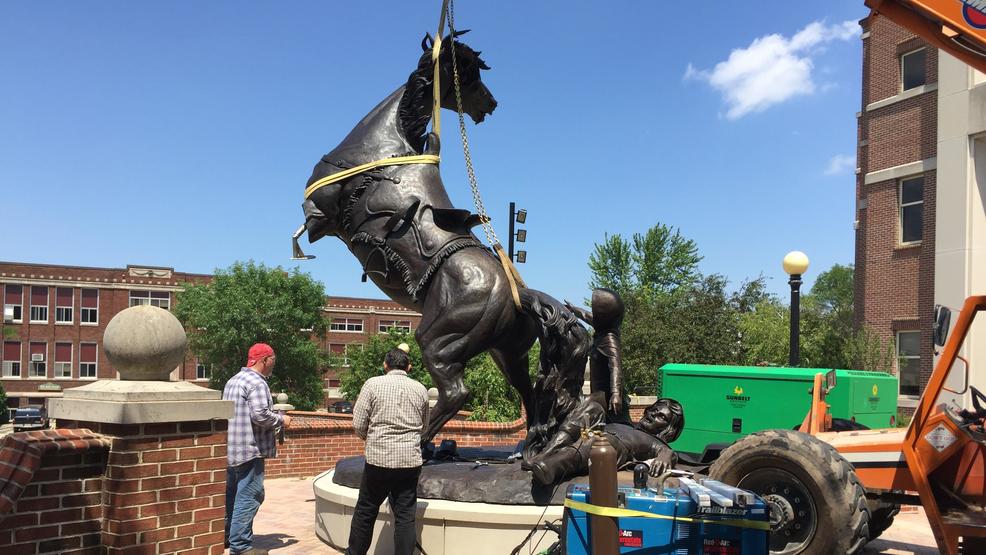 'The Conversion' statue going up at St. Norbert College | WLUK