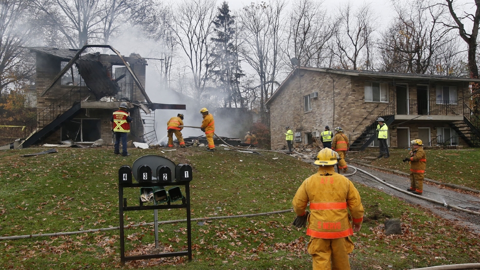 Video 2 Killed After 10 Passenger Plane Crashes Into Home In Ohio Kutv